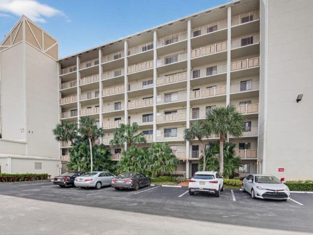Luxury apartment complex for rent in Delray Beach, United States