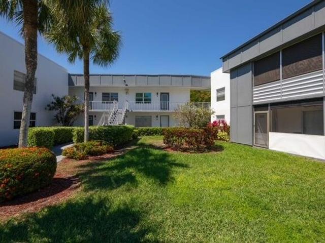 Luxury apartment complex for rent in Delray Beach, United States