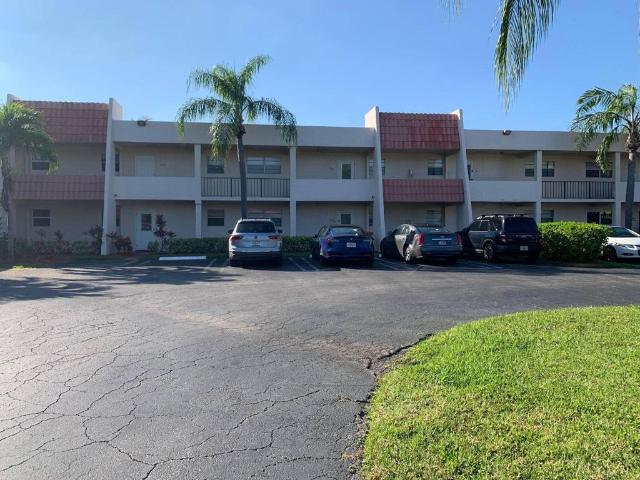 Luxury apartment complex for rent in Delray Beach, United States