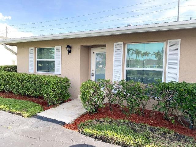 Luxury apartment complex for rent in Delray Beach, United States