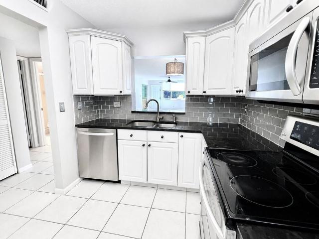 Luxury apartment complex for rent in Delray Beach, United States