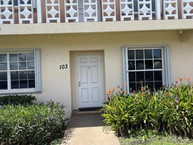Luxury apartment complex for rent in Delray Beach, United States