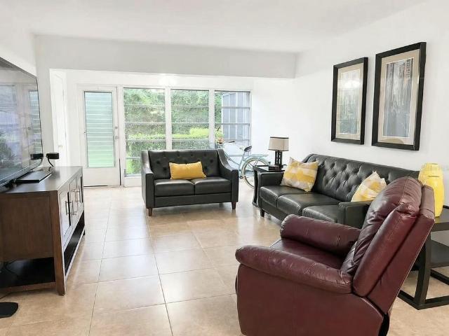 Luxury apartment complex for rent in Delray Beach, United States