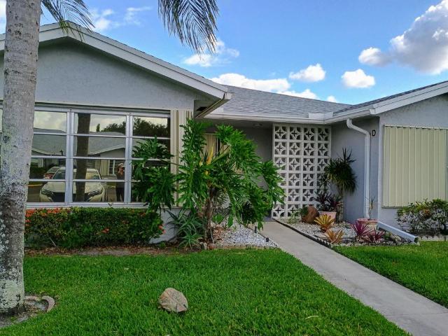 Luxury apartment complex for rent in Delray Beach, Florida
