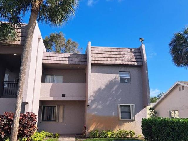 Luxury apartment complex for rent in Delray Beach, United States