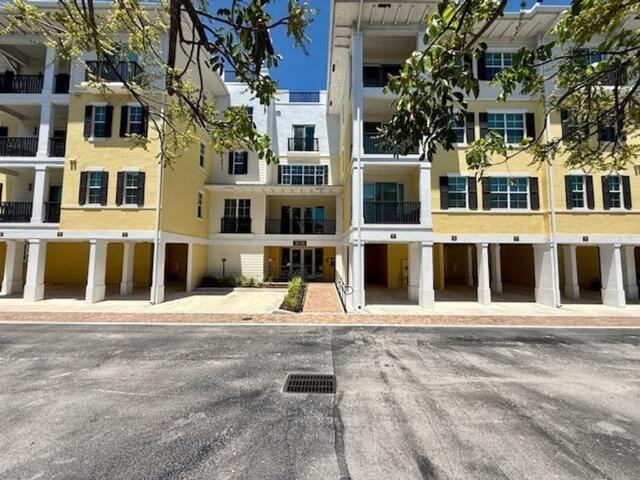 Luxury apartment complex for rent in Delray Beach, United States