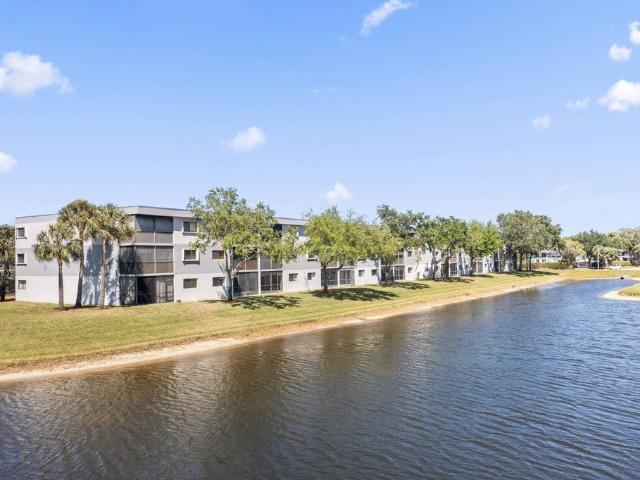 Luxury apartment complex for rent in Delray Beach, United States