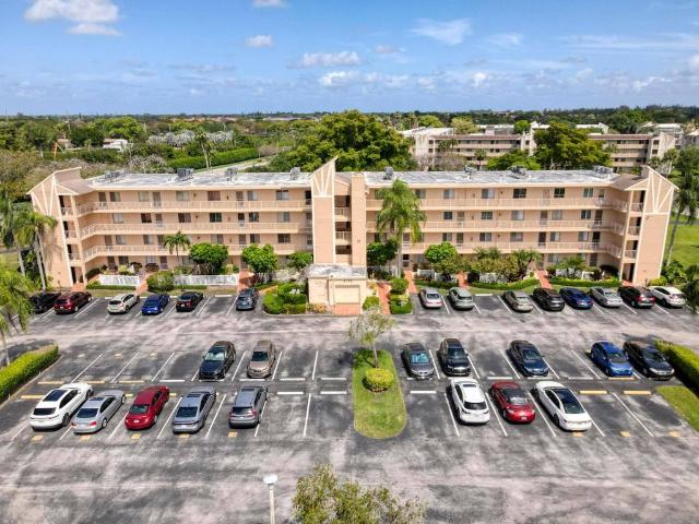 Luxury apartment complex for rent in Delray Beach, United States