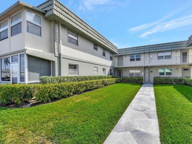 Luxury apartment complex for rent in Delray Beach, United States