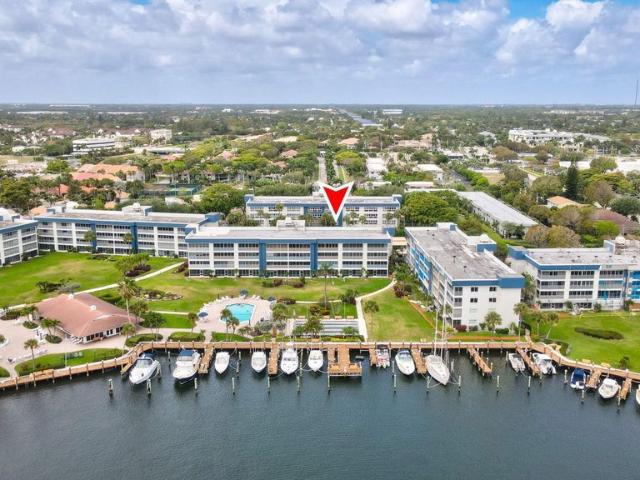 Luxury apartment complex for rent in Delray Beach, United States