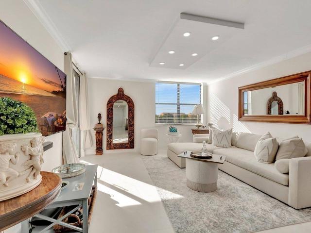 Luxury apartment complex for rent in Delray Beach, United States