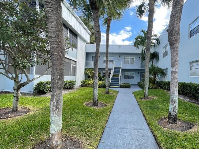 Luxury apartment complex for rent in Delray Beach, United States