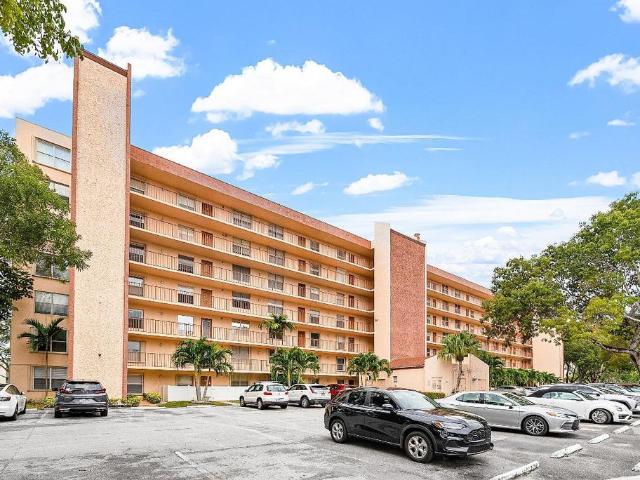 Luxury apartment complex for rent in Delray Beach, United States