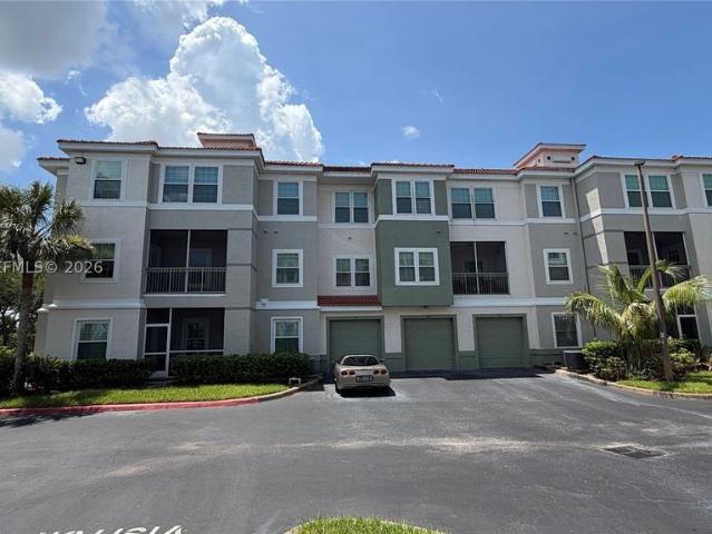 Luxury apartment complex for rent in Estero, United States