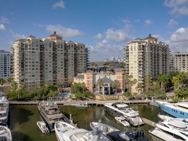 Luxury apartment complex for rent in Fort Lauderdale, Florida