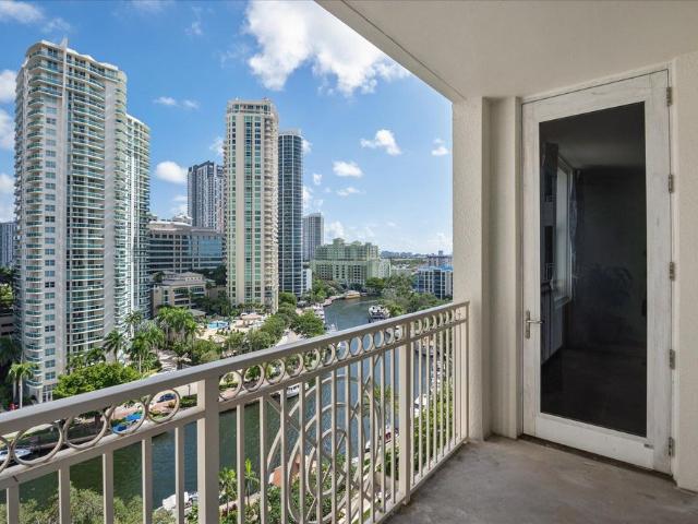 Luxury apartment complex for rent in Fort Lauderdale, Florida