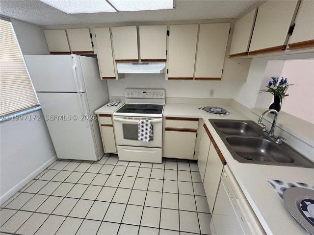Luxury apartment complex for rent in Fort Lauderdale, Florida