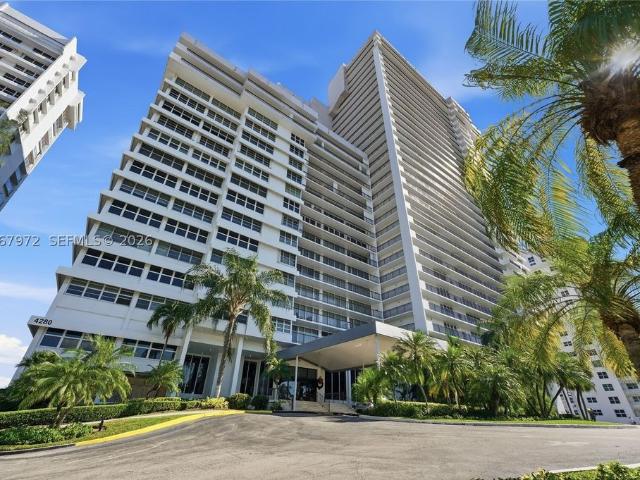 Luxury apartment complex for rent in Fort Lauderdale, Florida