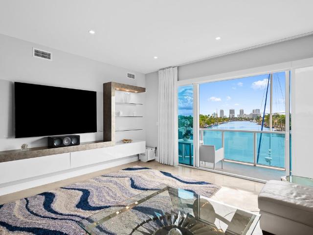 Luxury apartment complex for rent in Fort Lauderdale, Florida