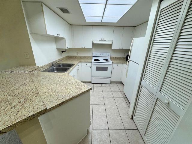 Luxury apartment complex for rent in Fort Lauderdale, Florida