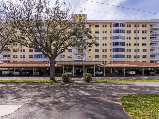 Luxury apartment complex for rent in Fort Lauderdale, Florida