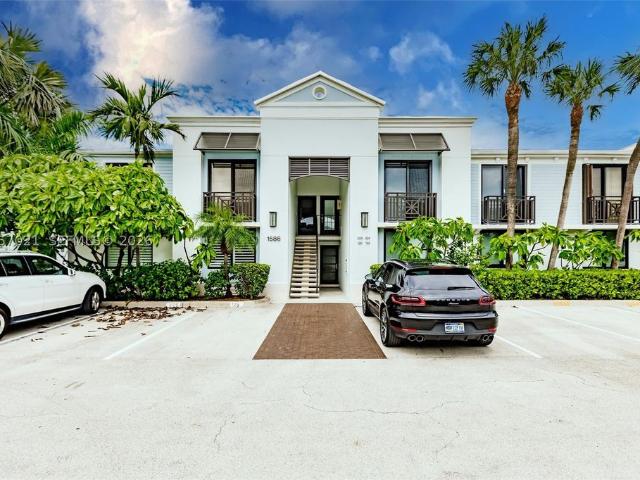 Luxury apartment complex for rent in Fort Lauderdale, Florida