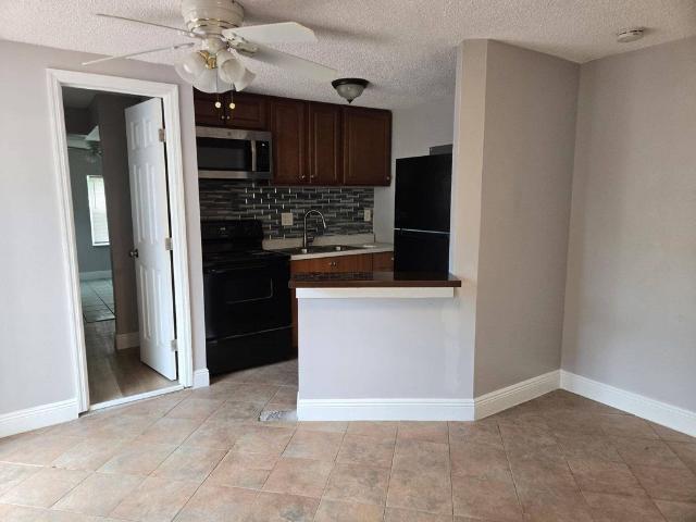 Luxury apartment complex for rent in Fort Lauderdale, Florida