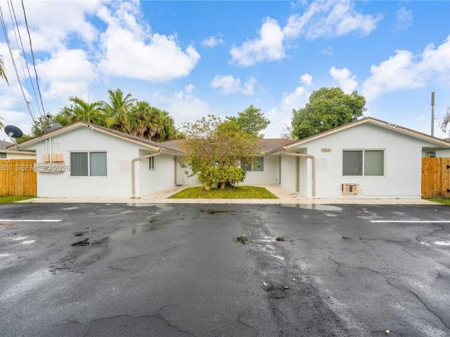 Luxury apartment complex for rent in Fort Lauderdale, Florida