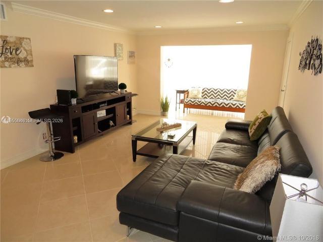 Luxury apartment complex for rent in Fort Lauderdale, Florida