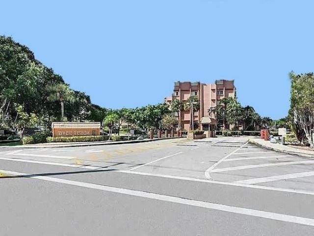 Luxury apartment complex for rent in Fort Lauderdale, Florida