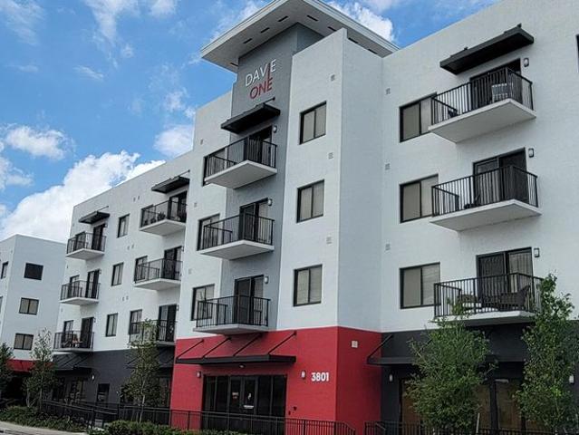 Luxury apartment complex for rent in Fort Lauderdale, Florida