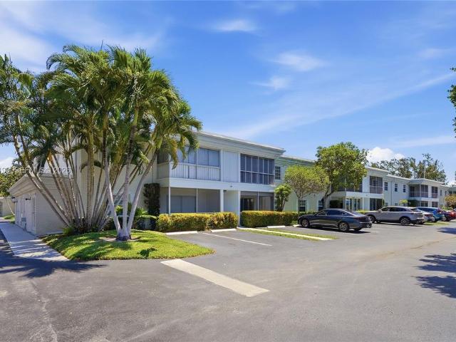 Luxury apartment complex for rent in Fort Lauderdale, Florida