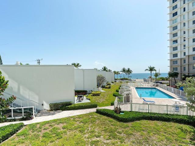 Luxury apartment complex for rent in Fort Lauderdale, Florida