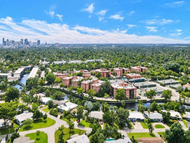 Luxury apartment complex for rent in Fort Lauderdale, Florida