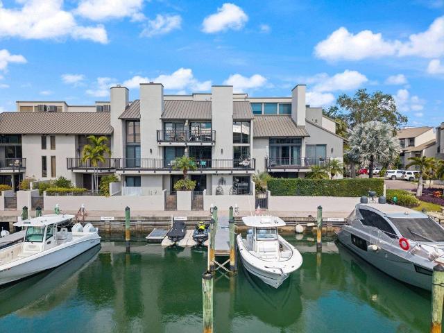 Luxury apartment complex for rent in Fort Lauderdale, Florida