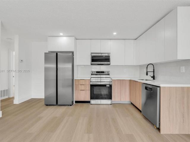 Luxury apartment complex for rent in Fort Lauderdale, Florida