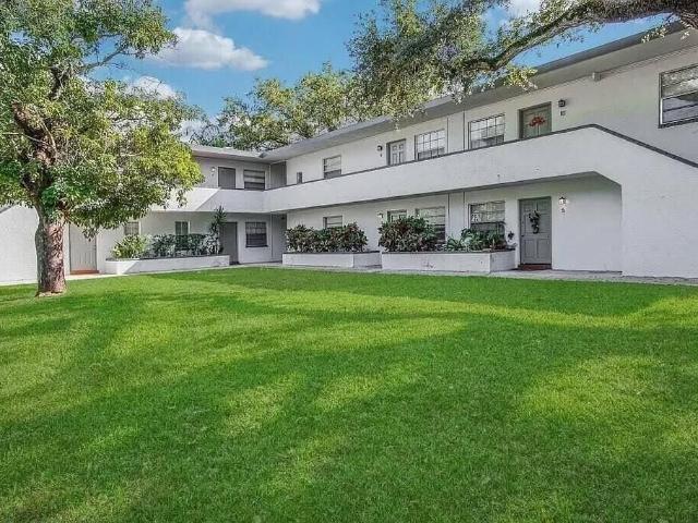 Luxury apartment complex for rent in Fort Lauderdale, Florida