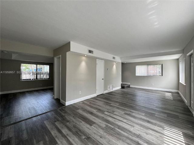 Luxury apartment complex for rent in Fort Lauderdale, Florida