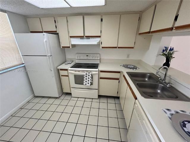 Luxury apartment complex for rent in Fort Lauderdale, Florida