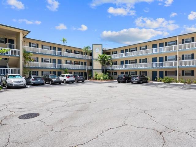 Luxury apartment complex for rent in Fort Lauderdale, Florida