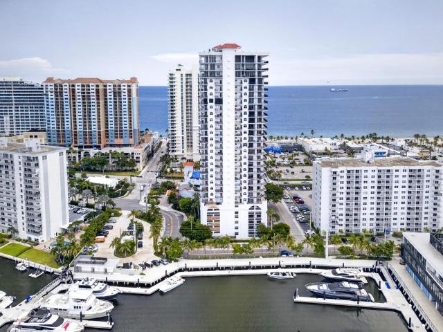 Luxury apartment complex for rent in Fort Lauderdale, Florida