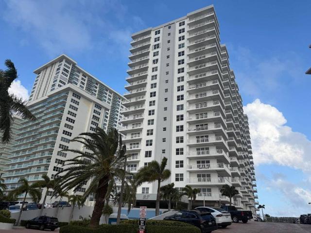 Luxury apartment complex for rent in Fort Lauderdale, Florida