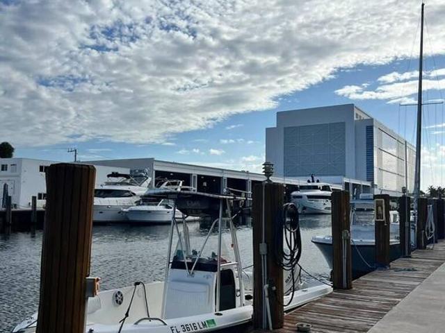 Luxury apartment complex for rent in Fort Lauderdale, Florida