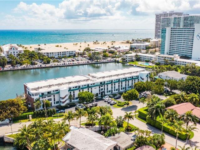 Luxury apartment complex for rent in Fort Lauderdale, Florida
