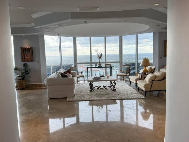 Luxury apartment complex for rent in Fort Lauderdale, Florida