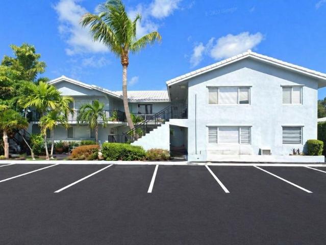 Luxury apartment complex for rent in Fort Lauderdale, Florida