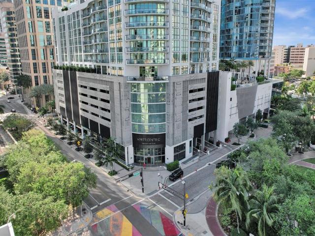 Luxury apartment complex for rent in Fort Lauderdale, Florida