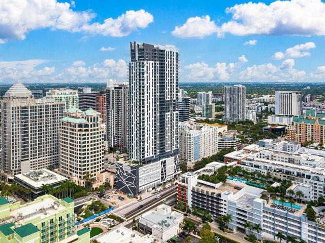Luxury apartment complex for rent in Fort Lauderdale, Florida