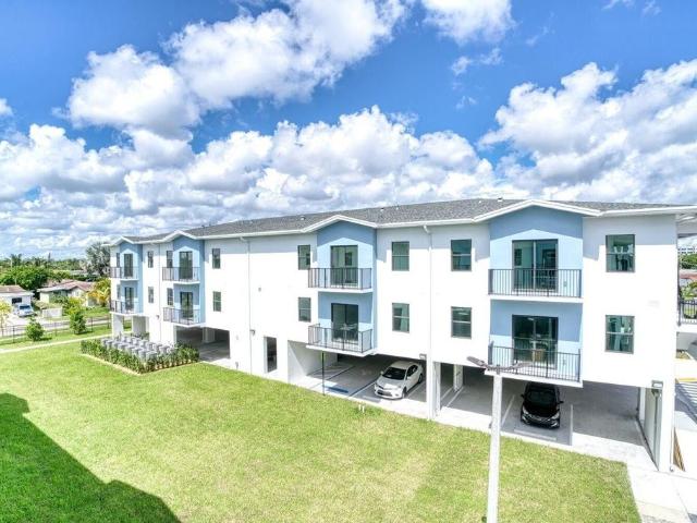 Luxury apartment complex for rent in Fort Lauderdale, Florida
