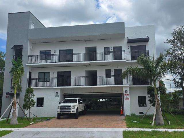 Luxury apartment complex for rent in Fort Lauderdale, Florida
